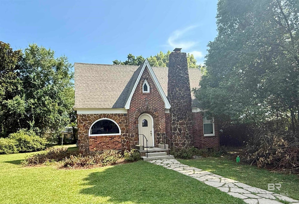 208 W Orange Avenue, Foley, AL 36535 - MLS# 382658 - Coldwell Banker