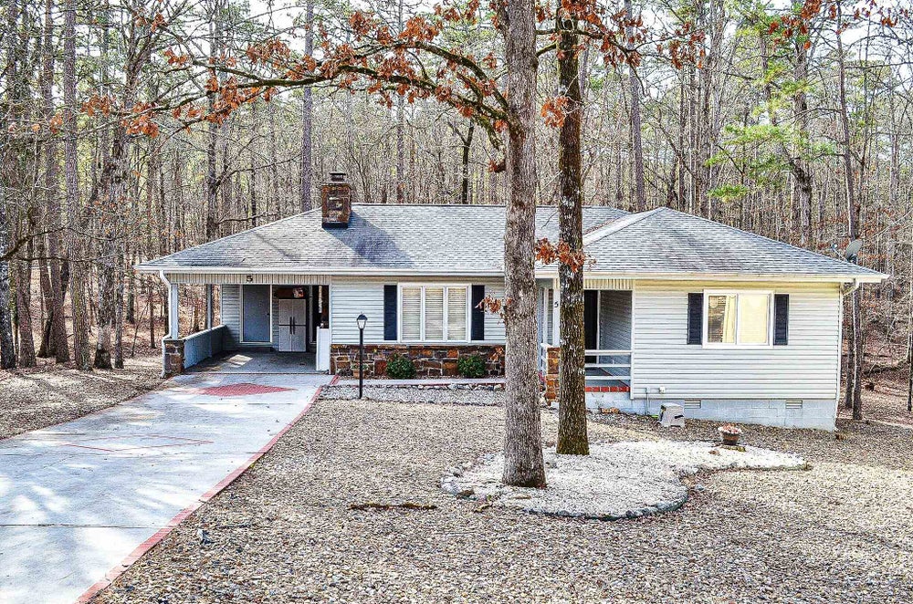 5 Polido Lane, Hot Springs Village, AR 71909 - MLS# 25003676 - Coldwell ...