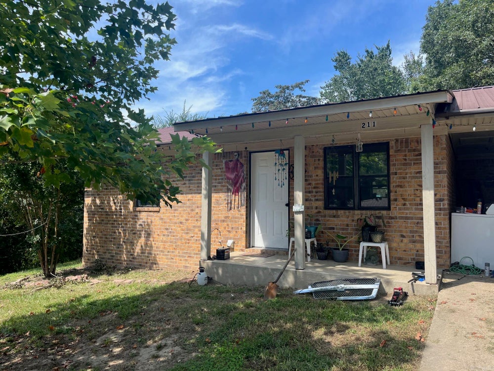 211 Violet St, Mena, AR 71953 - MLS# 25038101 - Coldwell Banker