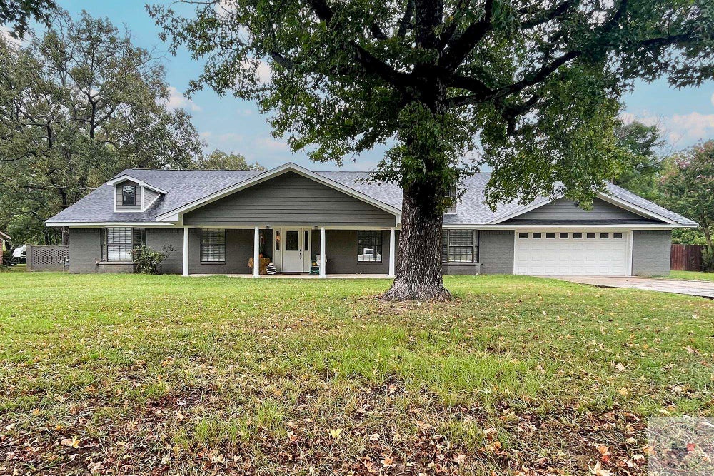 1303 E Avenue A, Hooks, TX 75561 - MLS# 113164 - Coldwell Banker