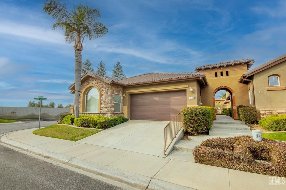 8706 LAGO DI COMO LANE, Bakersfield, CA 93312 - MLS# 202404121 ...