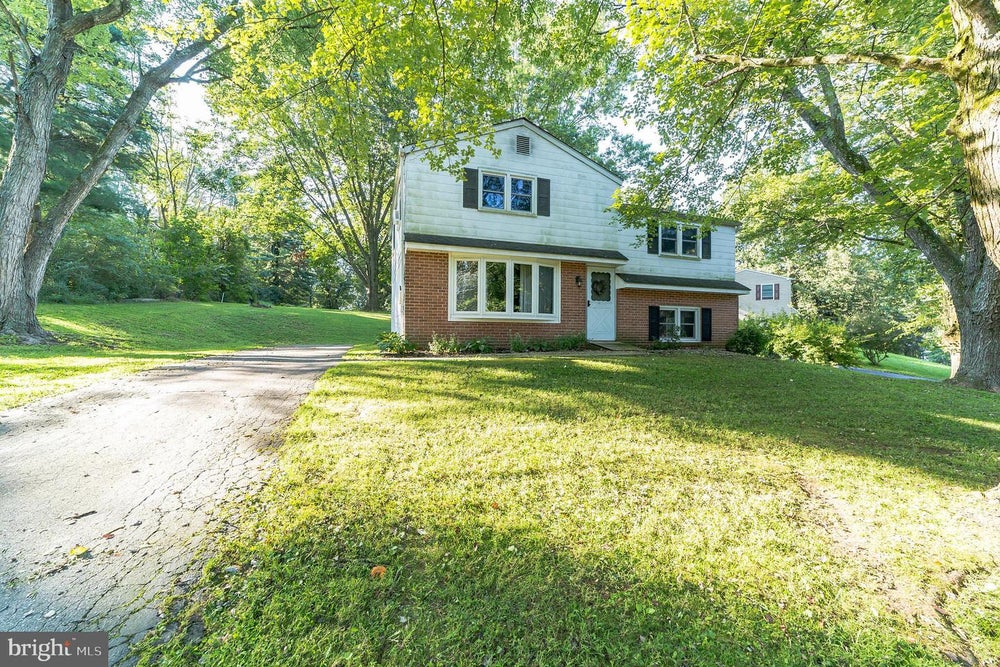 1412 Manorwood Dr, West Chester, PA 19382 - MLS# PACT537086 - Coldwell ...