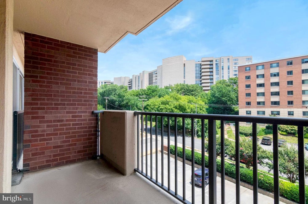 1300 Army Navy Dr #320, Arlington, VA 22202 - MLS# VAAR2059978 ...