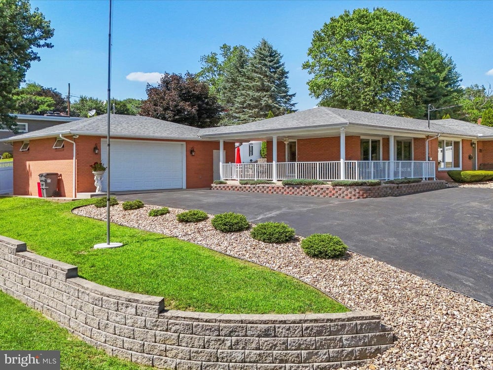 320 Grand Ave, Keyser, WV 26726 - MLS# WVMI2003534 - Coldwell Banker