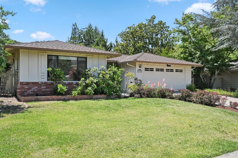 6840 Oakmont Drive, Santa Rosa, CA 95409 - MLS# 325062869 - Coldwell Banker