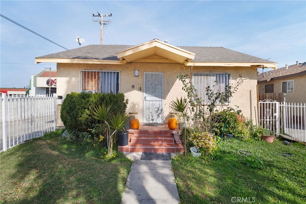 2717 Independence Avenue, South Gate, CA 90280 - MLS# DW25041236 ...