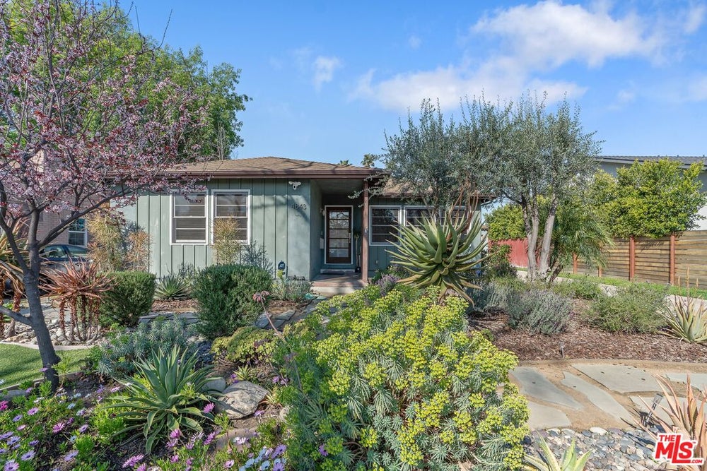 4843 Stern Ave, Sherman Oaks, CA 91423 - MLS# 25515301 - Coldwell Banker