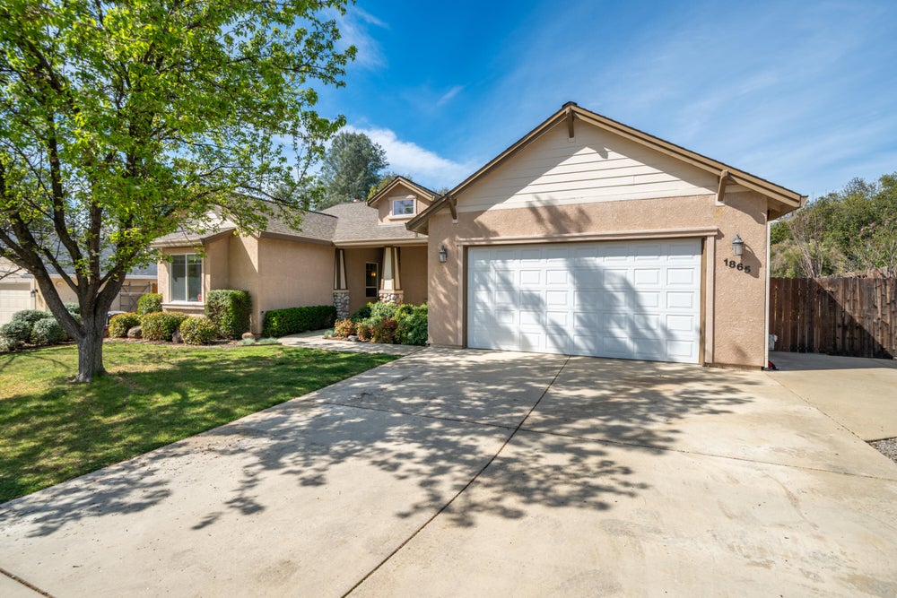 1865 Dellwood Drive, Redding, CA 96003 - MLS# 26-1054 - Coldwell Banker