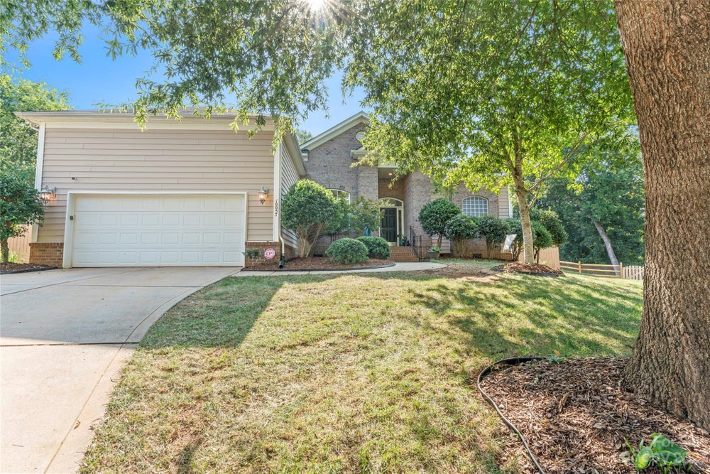 10057 Falmouth Lane, Charlotte, NC 28269 - MLS# 4061690 - Coldwell Banker