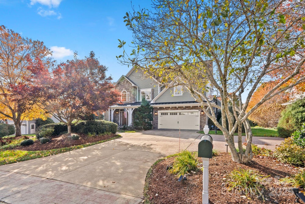 6 Huntington Chase Drive, Asheville, NC 28805 - MLS# 4320603 - Coldwell ...