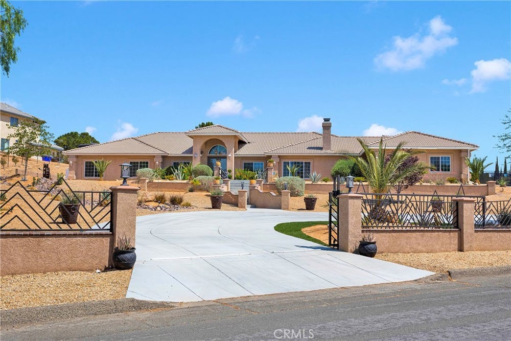 19420 Red Feather Road, Apple Valley, CA 92307 - MLS# HD25139231 ...