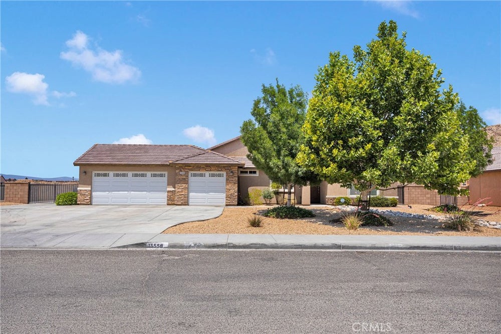 15558 Lookout Road, Apple Valley, CA 92307 - MLS# HD25143795 - Coldwell ...