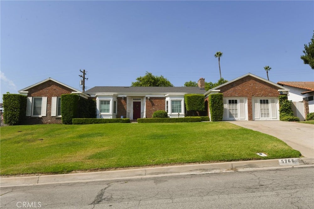 5766 N Sycamore Avenue, Rialto, CA 92377 - MLS# IV25163445 - Coldwell ...