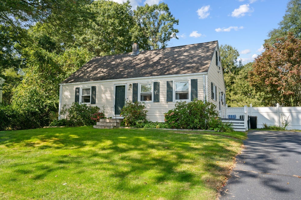 89 Connecticut Boulevard, Montville, CT 06370 - MLS# 24054935 ...