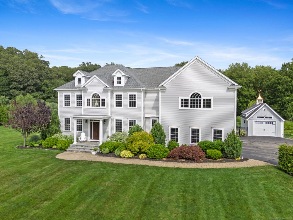 17 Rocco Drive, East Lyme, CT 06333 - MLS# 24107672 - Coldwell Banker