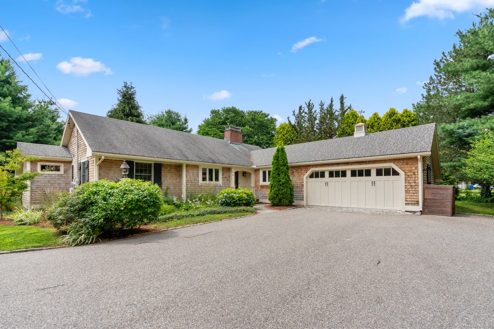 201 Robin Road, Glastonbury, CT 06033 - MLS# 24111084 - Coldwell Banker