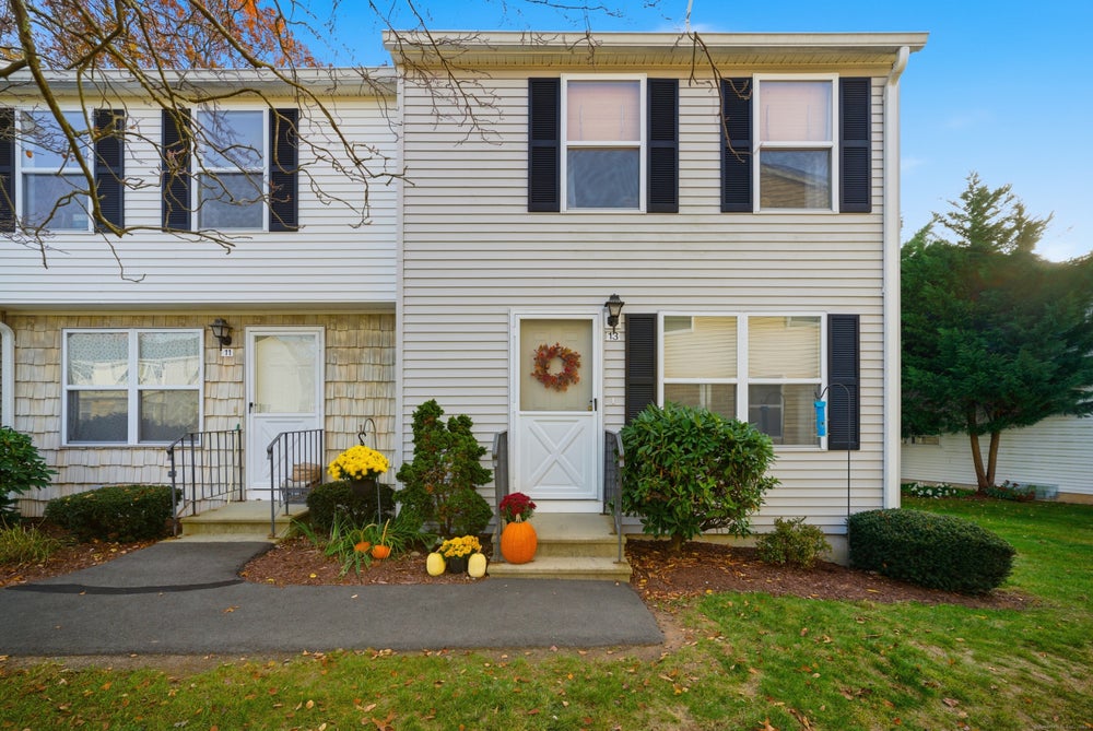 13 Holly Lane #13, Glastonbury, CT 06033 - MLS# 24135312 - Coldwell Banker
