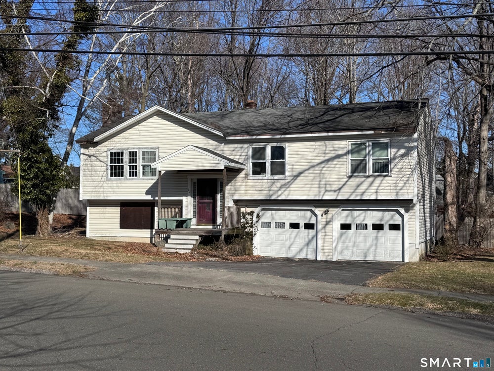 62 Robert Treat Parkway, Milford, CT 06460 - MLS# 24148226 - Coldwell ...