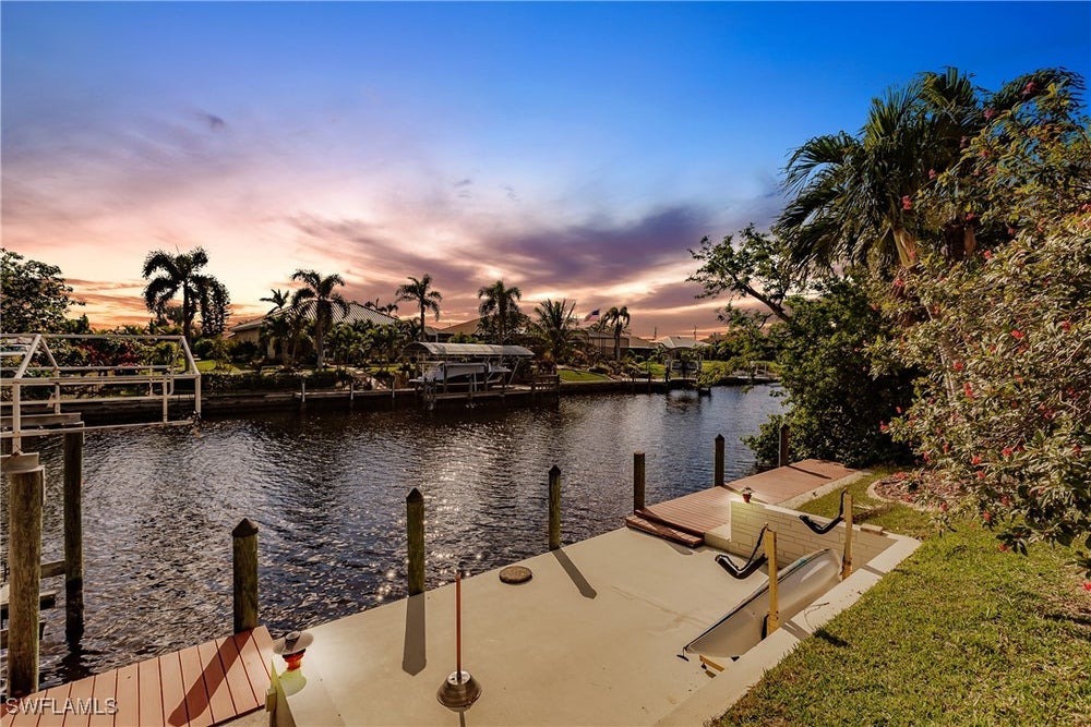 212 SE 31st Terrace, Cape Coral, FL 33904 - MLS# 224104824 - Coldwell ...