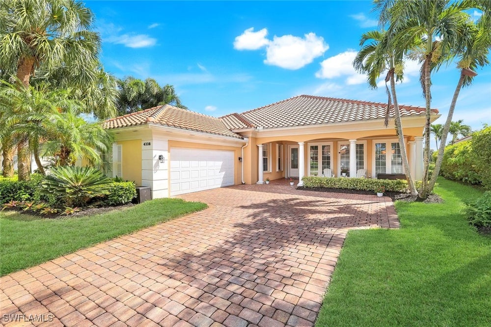 4338 Queen Elizabeth Way, Naples, FL 34119 - MLS# 225072523 - Coldwell ...