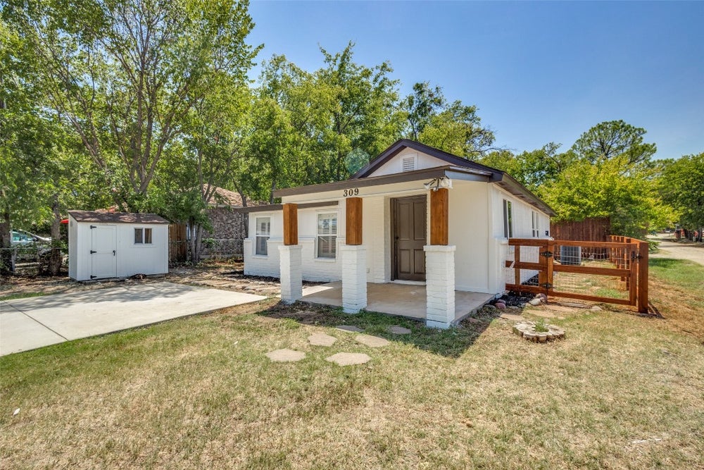 309 Starfish Street, Lake Dallas, TX 75065 - MLS# 20386281 - Coldwell ...