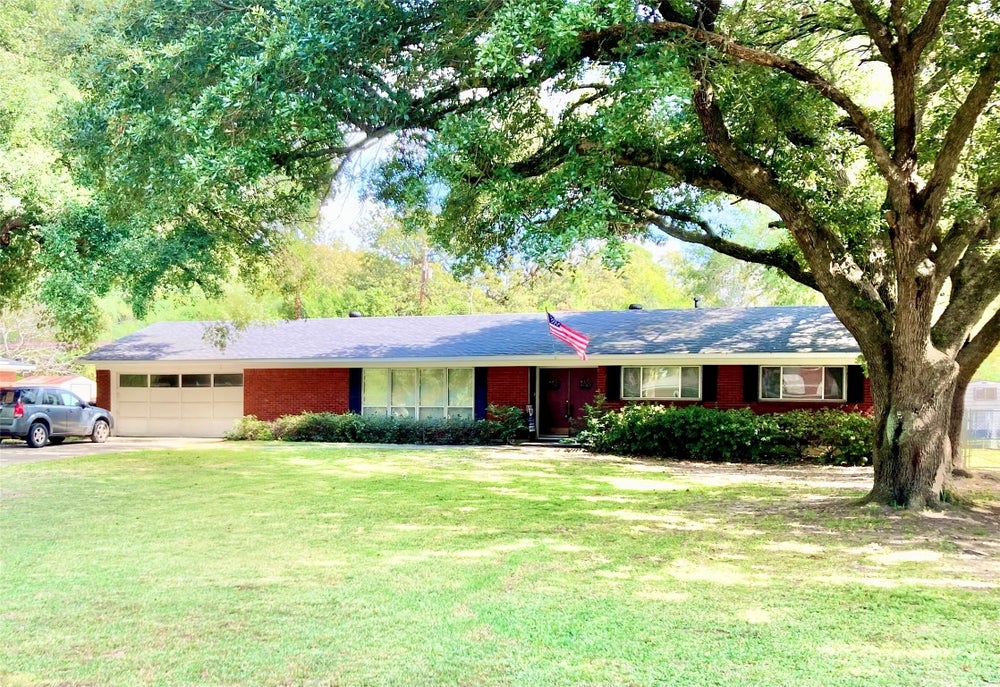 3238 Timberlane Drive, Shreveport, LA 71107 - MLS# 20463432 - Coldwell ...