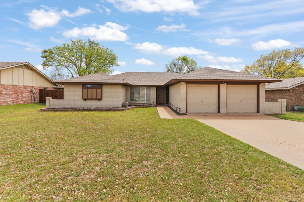 9929 Farmington Drive, Benbrook, TX 76126 - MLS# 20893304 - Coldwell Banker