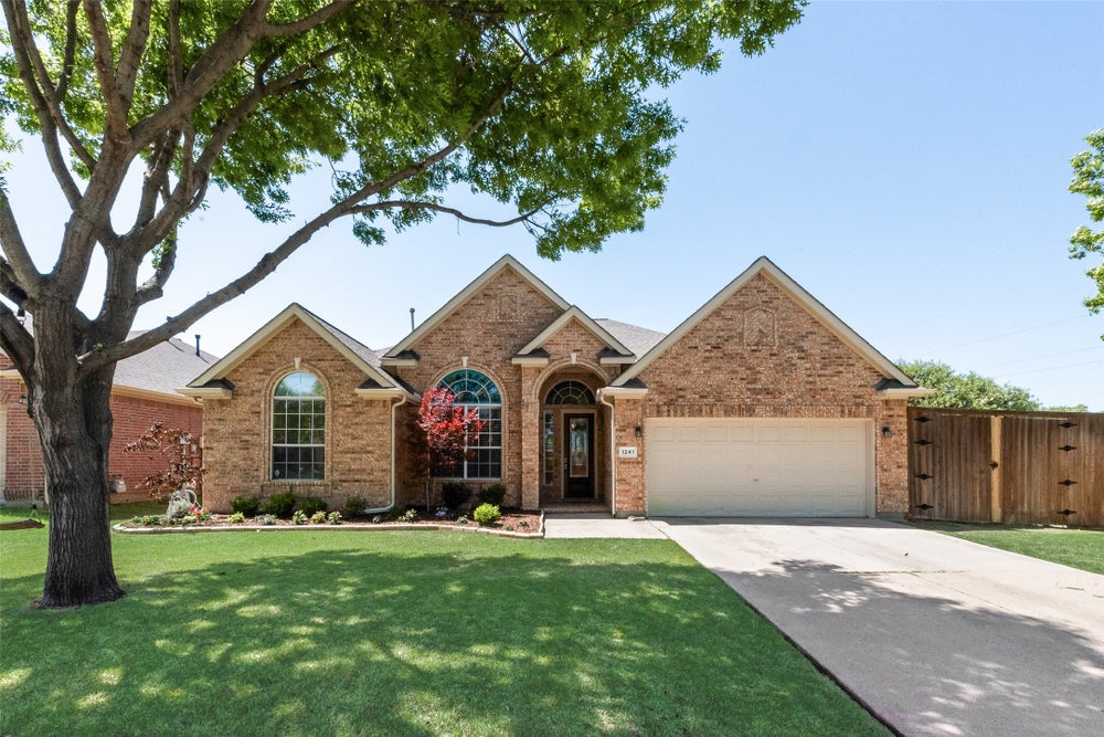 1241 Silverwood Drive, Flower Mound, TX 75028 - MLS# 20897790 ...