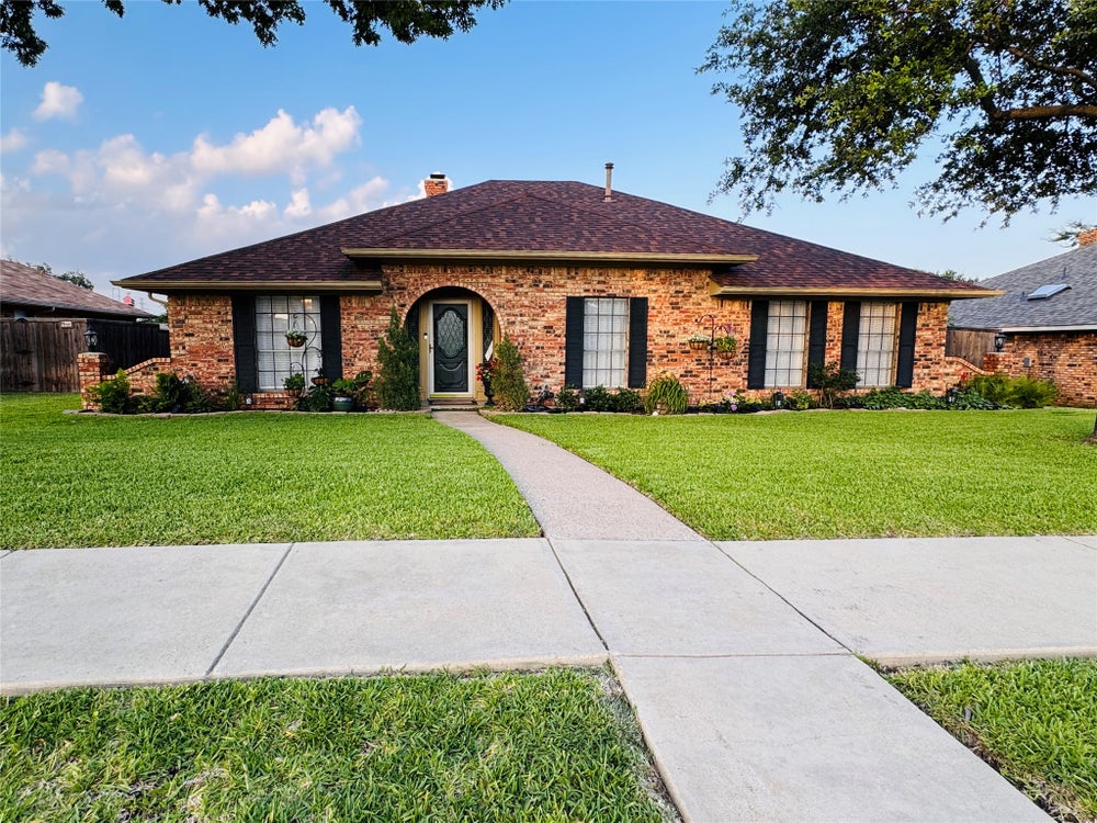 4706 Silverthorn Drive, Mesquite, TX 75150 - MLS# 20976113 - Coldwell ...