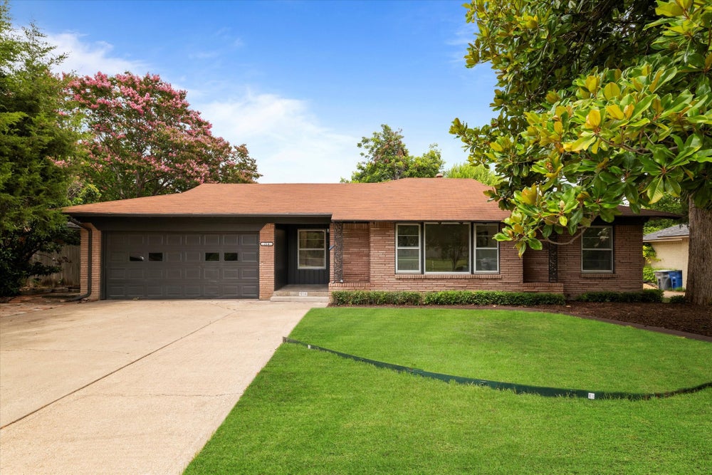 214 Easton Road, Dallas, TX 75218 - MLS# 20980926 - Coldwell Banker