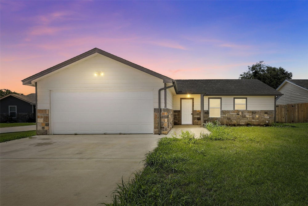 428 Whitney Court, Rio Vista, TX 76093 - MLS# 20998912 - Coldwell Banker