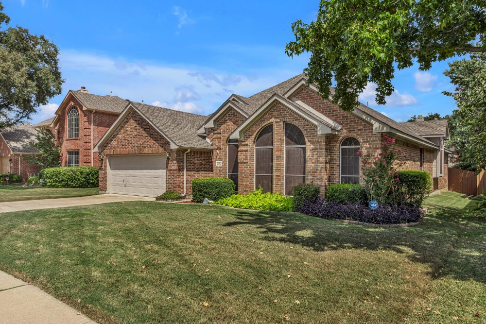 2112 Golden Arrow Drive, Flower Mound, TX 75028 - MLS# 21034729 ...