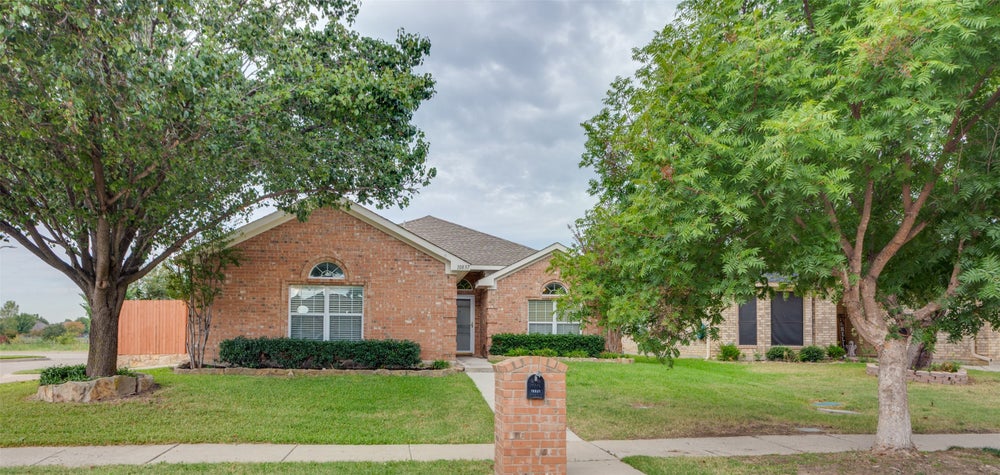 10837 Braemoor Drive, Fort Worth, TX 76052 - MLS# 21074925 - Coldwell ...