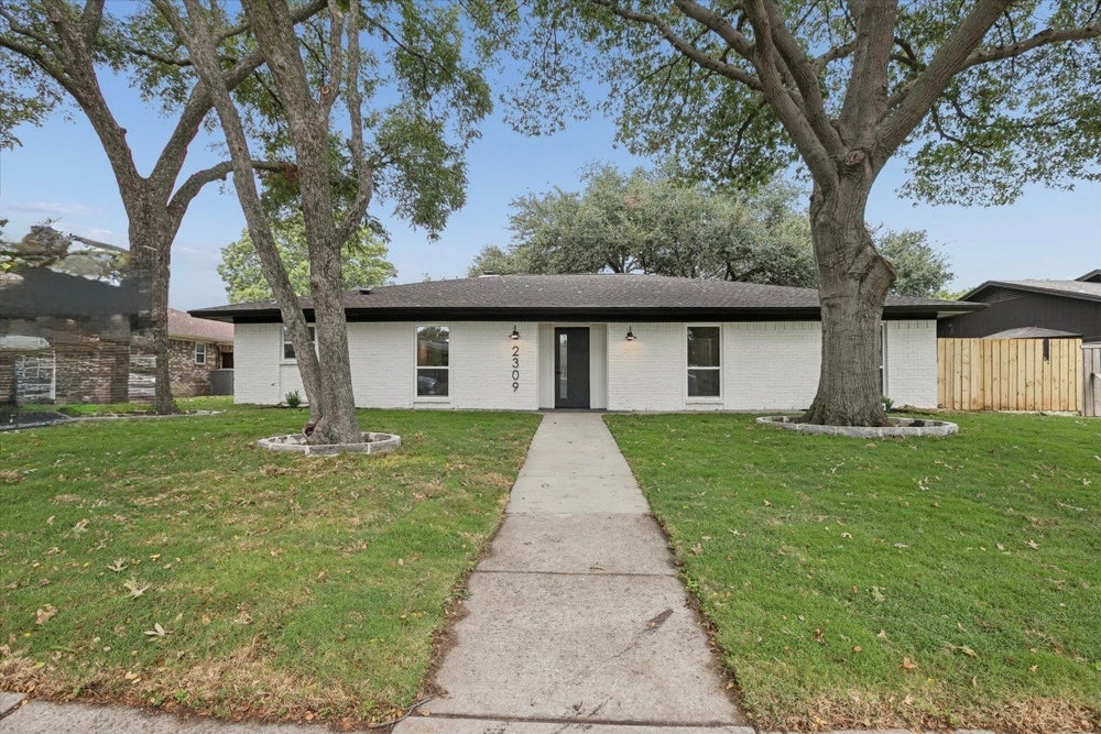 2309 Monticello Circle, Plano, TX 75075 - MLS# 21096348 - Coldwell Banker