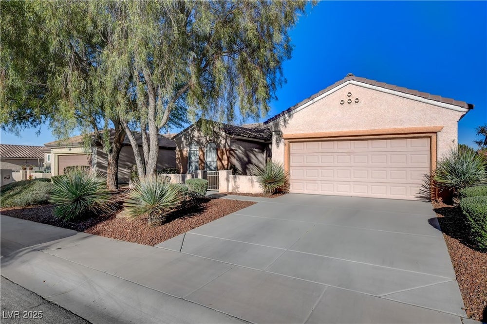 2604 Rangely Avenue, Henderson, NV 89052 - MLS# 2731531 - Coldwell Banker