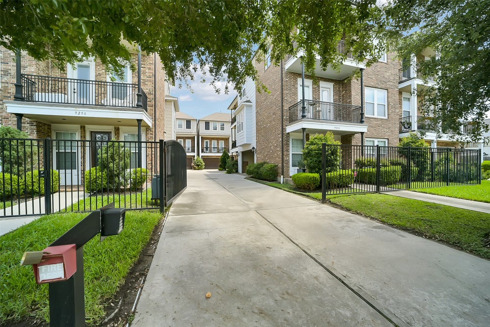 925 W 19th Street #B, Houston, TX 77008 - MLS# 10017079 - Coldwell Banker