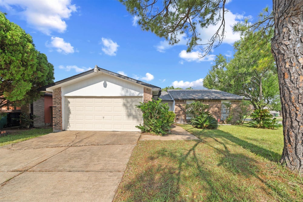 15902 Dante Drive, Houston, TX 77053 - MLS# 20286131 - Coldwell Banker
