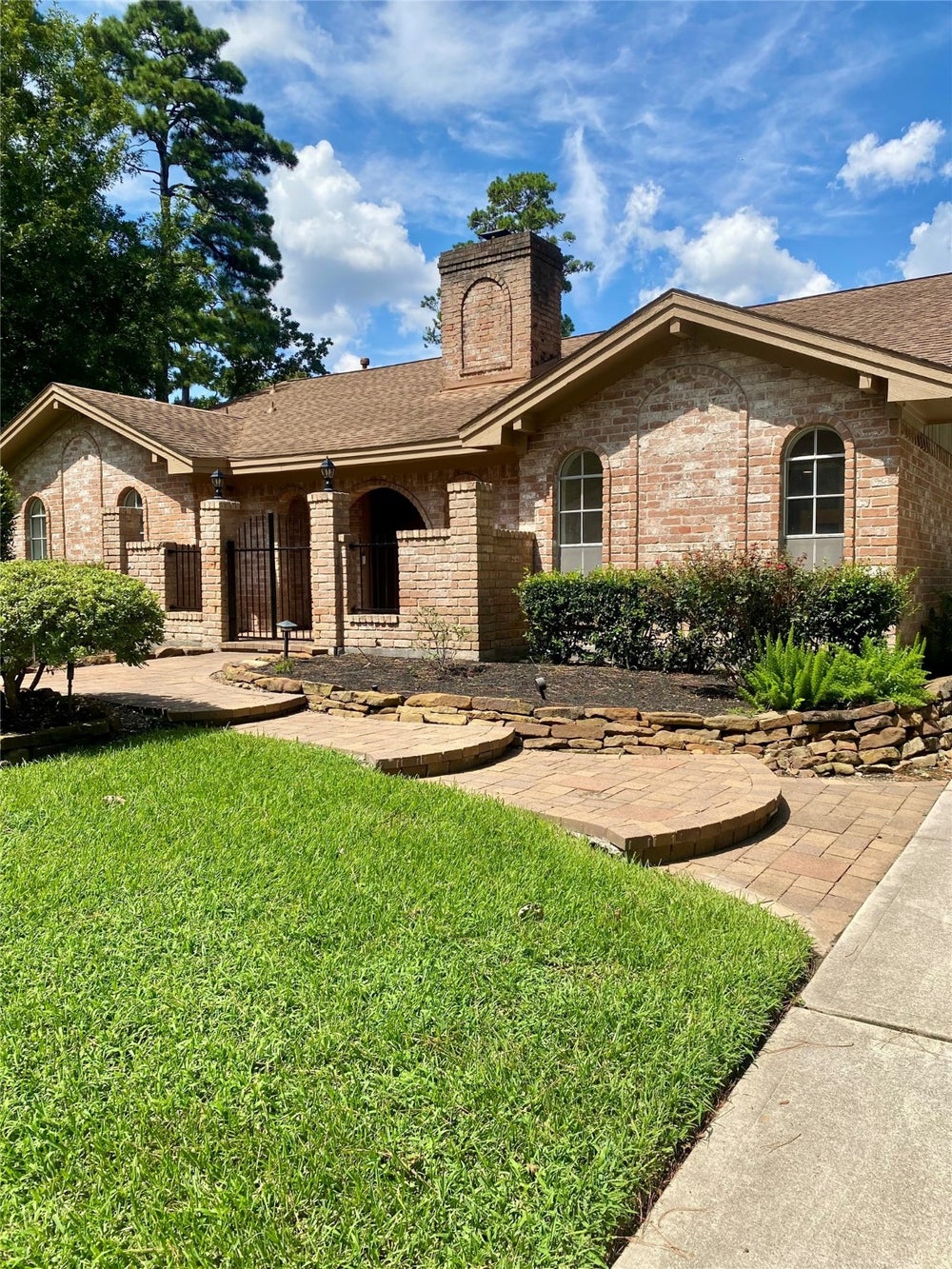 2203 Rolling Meadows Drive, Houston, TX 77339 - MLS# 38915327 ...