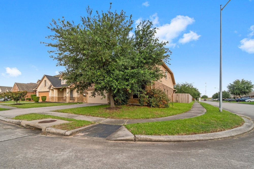 2827 Lockeridge Oaks Drive, Spring, TX 77386 - MLS# 44609185 - Coldwell ...
