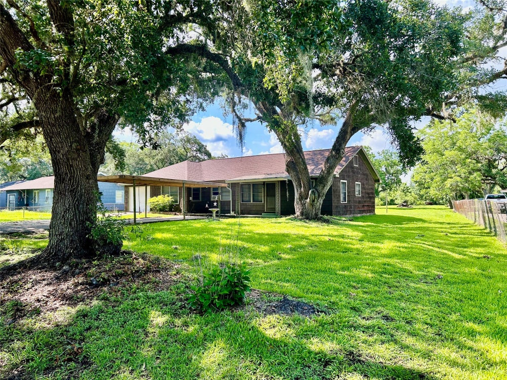 168 County Road 605, Angleton, TX 77515 - MLS# 44697713 - Coldwell Banker