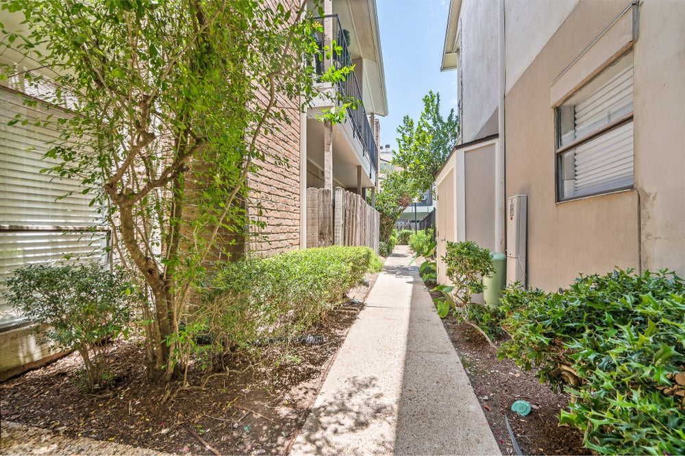 1818 Augusta Drive #36, Houston, TX 77057 - MLS# 44991325 - Coldwell Banker