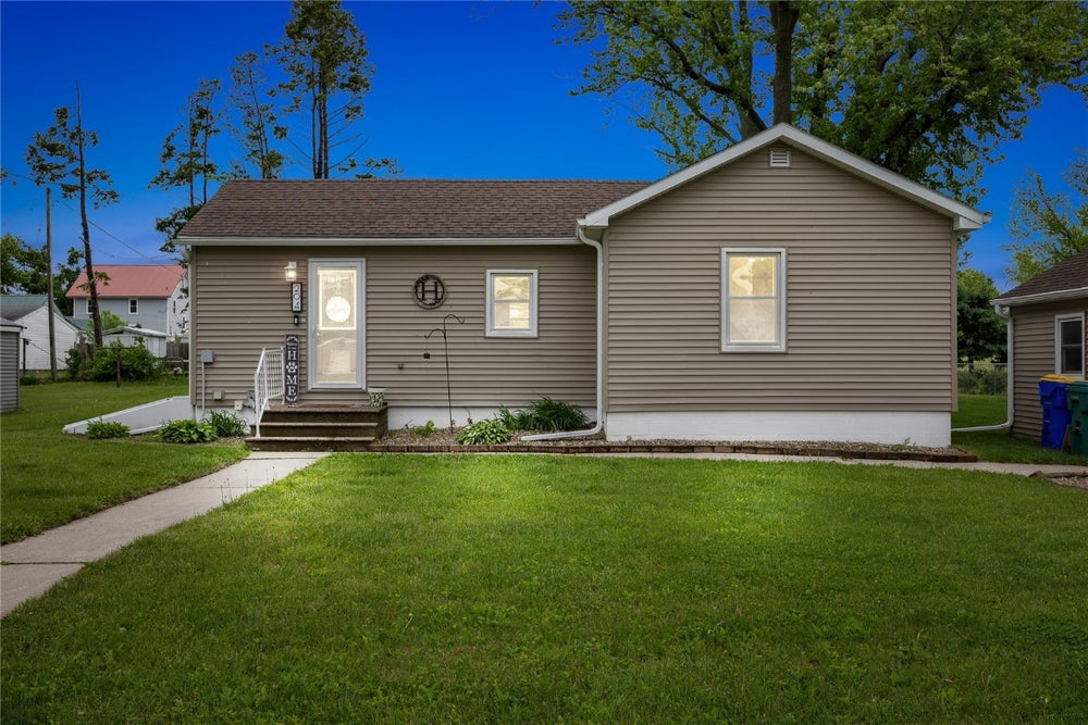 204 Johnson Street Sw, Shellsburg, IA 52332 - MLS# 2503735 - Coldwell ...