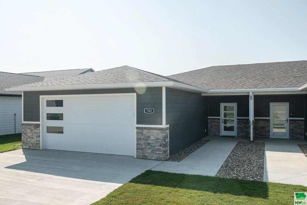 702 17th St SE, Orange City, IA 51041 - MLS# 820699 - Coldwell Banker