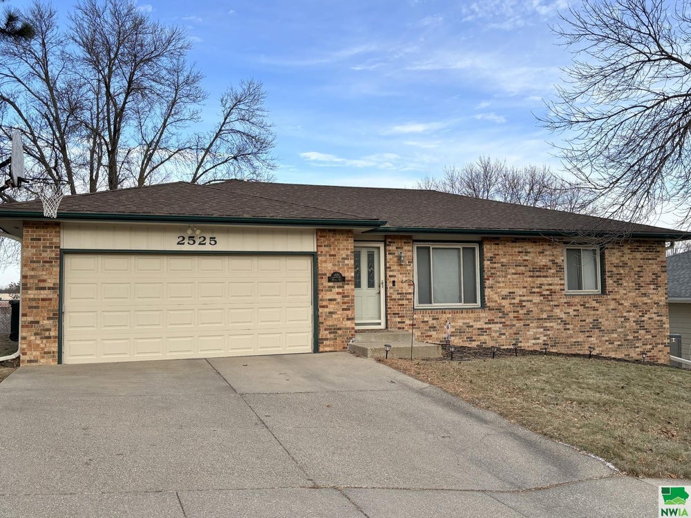 2525 Seneca Way, Sioux City, IA 51104 - MLS# 827128 - Coldwell Banker