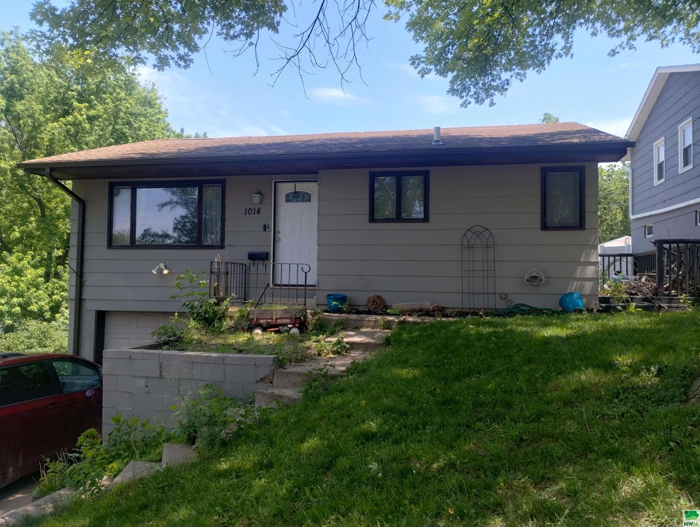 1014 S Rustin, Sioux City, IA 51106 - MLS# 828849 - Coldwell Banker