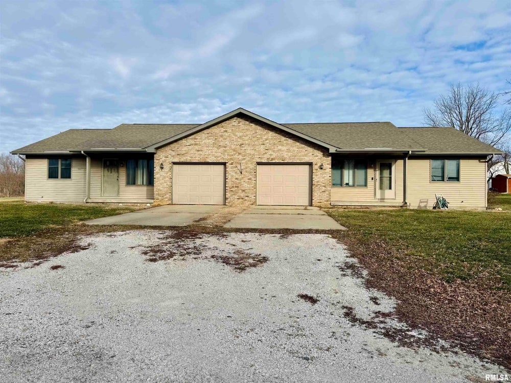 702 & 704 W Vine Street, Edinburg, IL 62531 - MLS# CA1034059 - Coldwell ...