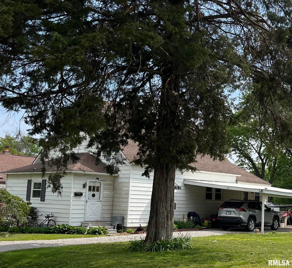 1407 Patterson, Centralia, IL 62801 - MLS# EB448841 - Coldwell Banker