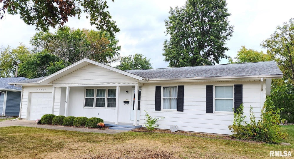 1772 Frazier Avenue, Centralia, IL 62801 - MLS# EB450704 - Coldwell Banker