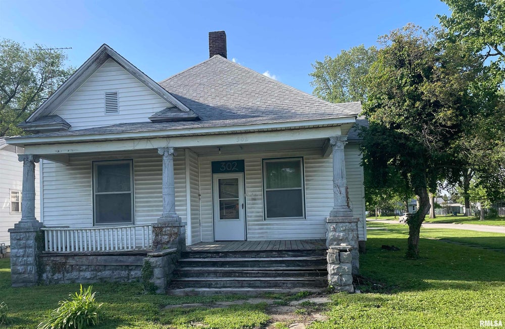 302 W Kell Street, Centralia, IL 62801 - MLS# EB453353 - Coldwell Banker