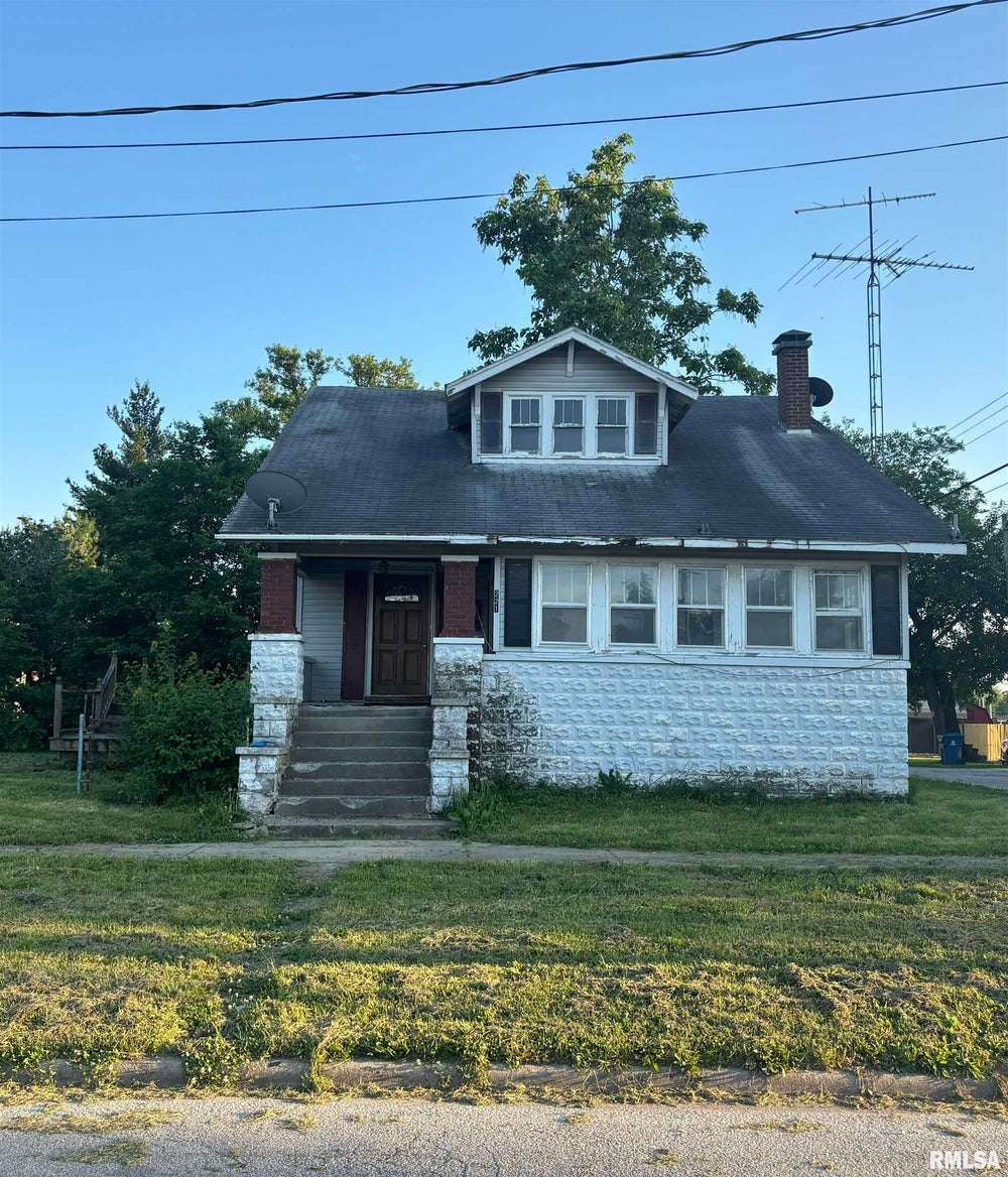 221 E 7th Street, Centralia, IL 62801 - MLS# EB453583 - Coldwell Banker